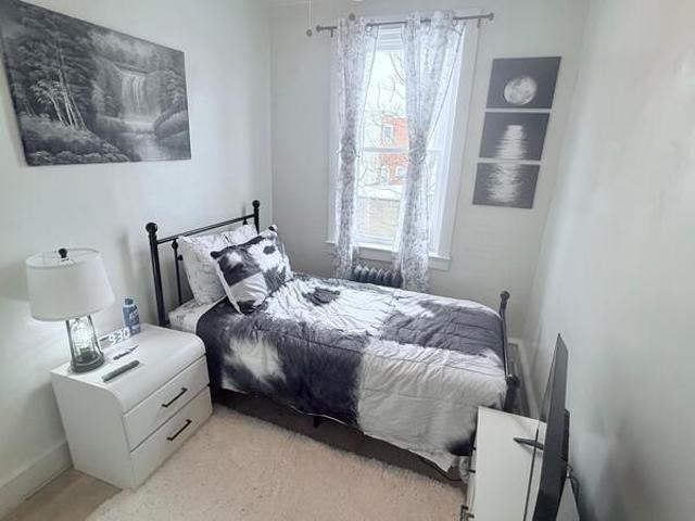Newly Renovated House, 3 Bedroom 2 Bathroom, just added New full size second Bathroom