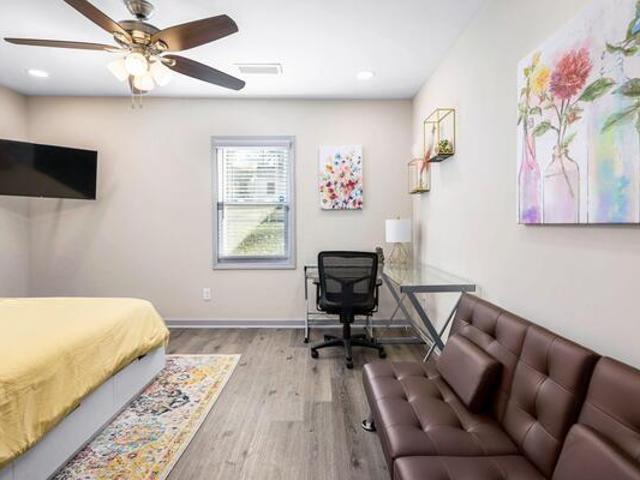 Newly Renovated home near public transit | WFH Friendly