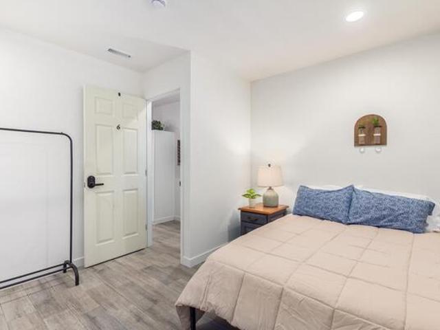Newly Renovated & Homey Phoenix House With Backyard