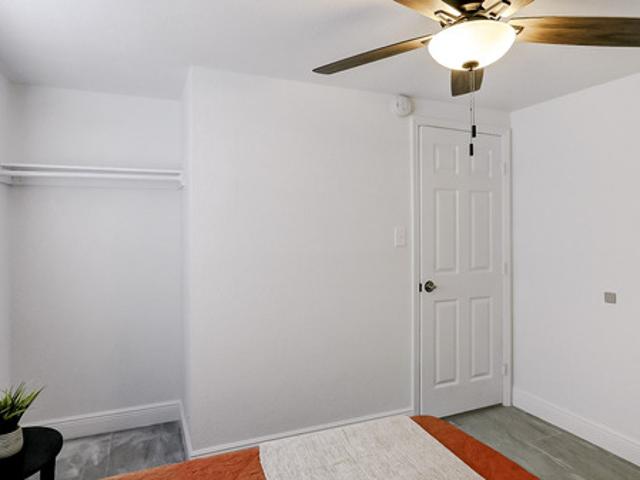 $Newly renovated & homey Tampa House with very big rooms