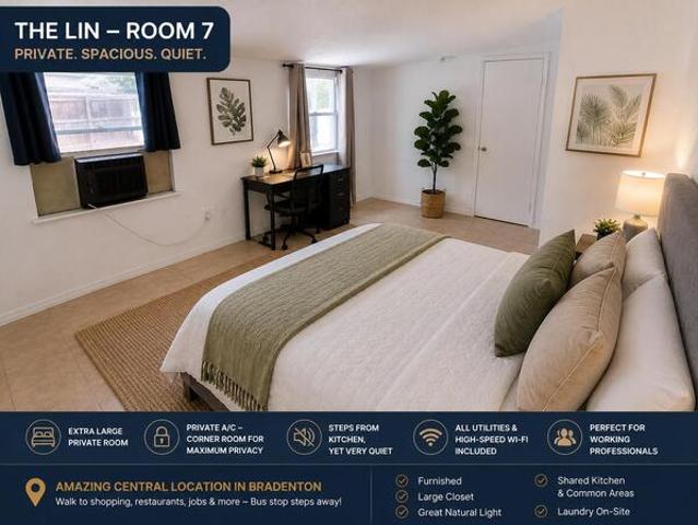 Newly renovated & high quality Bradenton House with Backyard