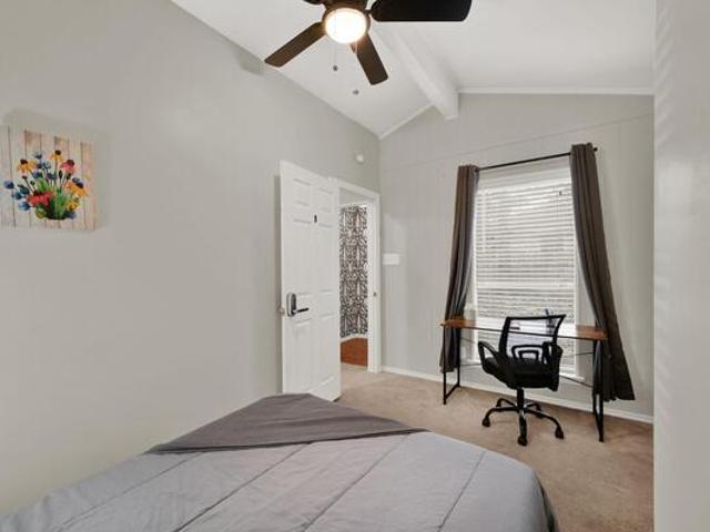 Newly renovated & high quality Duncanville House with Backyard