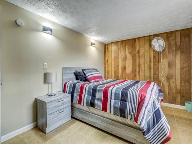 Newly renovated & high quality Jacksonville House with Backyard
