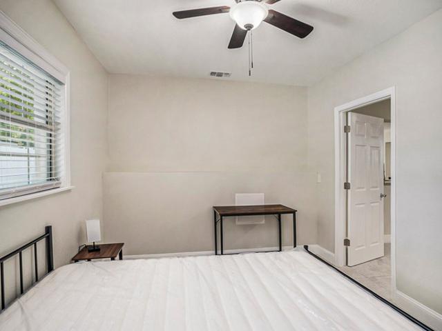Newly renovated & high quality Tampa House with Dining area