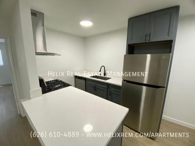 NEWLY RENOVATED ONE BEDROOM* 435 N Euclid, Unit 4