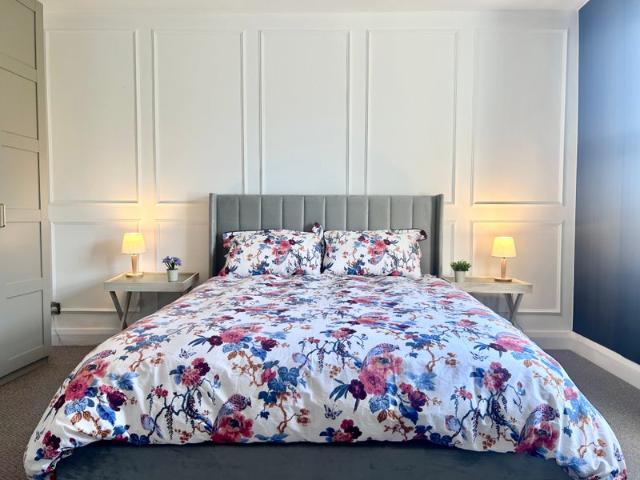 Newly Renovated Large Double Rooms Available