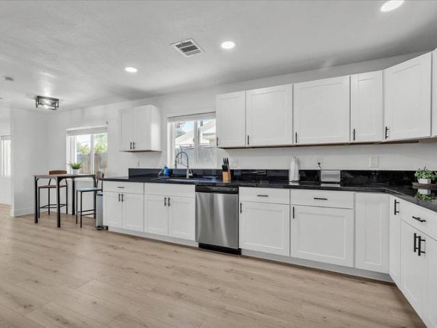 Newly Renovated ️ Large Rooms  Very Quiet Hom