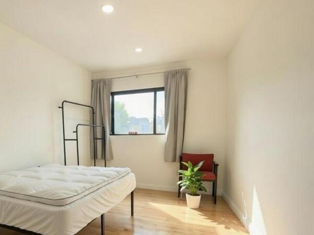 Newly Renovated Las Vegas Home with 2x a Month House Cleaning * FREE Washer & Dryer * 3 Bathrooms * High Speed WiFi with Work Spaces and MORE * Quick Freeway Access * 2 minutes to Bus Stop