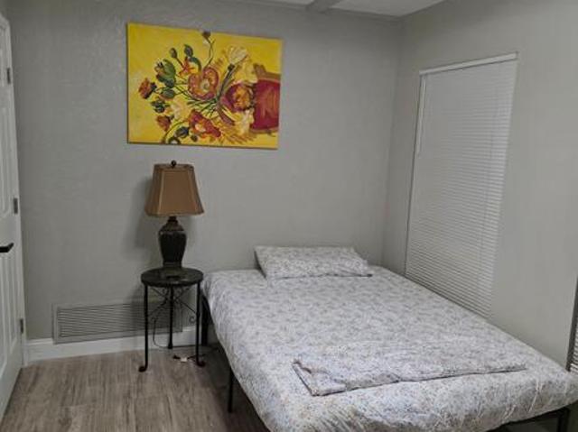 Newly renovated & modern Orlando House with Backyard