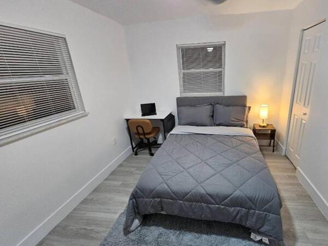 Newly renovated & modern Orlando House with Backyard