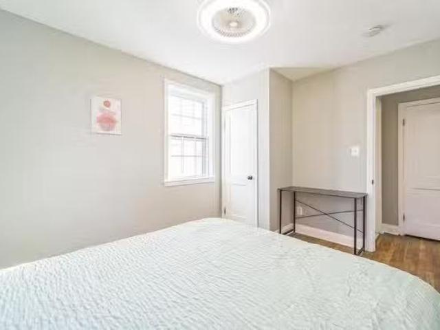 Newly renovated & modern Baltimore House with Backyard id. 91.