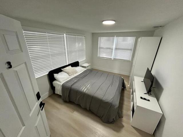 Newly renovated & modern Holiday House with Garage