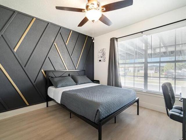 Newly Renovated Modern Home | 55 Smart TV | Mini Fridge | Backyard | SUPERHOST!