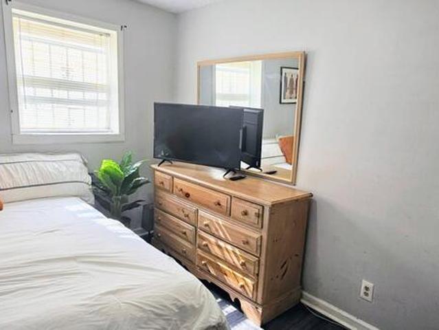 Newly Renovated & modern house near MARTA, Walmart, Highways Lower
