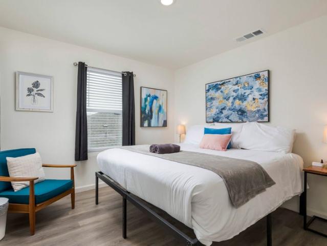Newly Renovated Modern in Edgecliff Village nearby