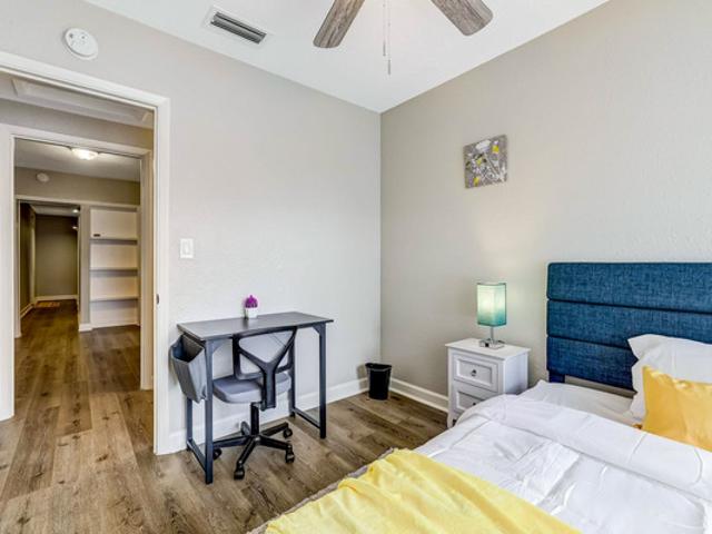 Newly renovated & modern Jacksonville House with Dining area