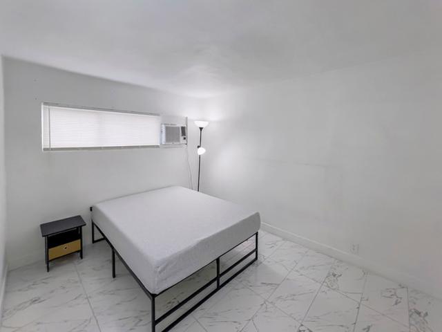 Newly renovated & modern Las Vegas Duplex / Multiplex