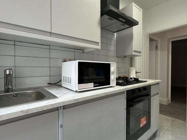Newly Renovated Spacious 3 Bedrrom Apartment