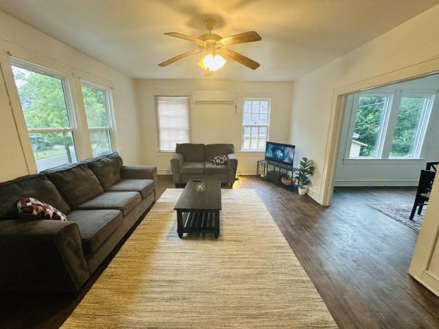 Newly Renovated Spacious 2 Bedroom 1 Bath Apt