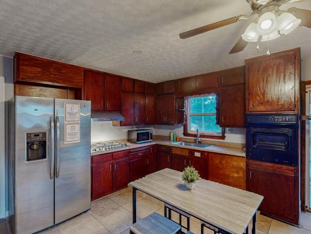 Newly Renovated, Spacious & Comfy East Point Hou