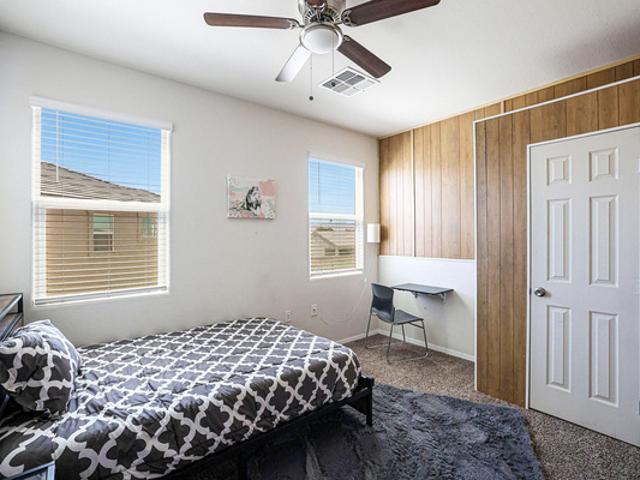 Newly renovated & spacious Buckeye House with Dining area