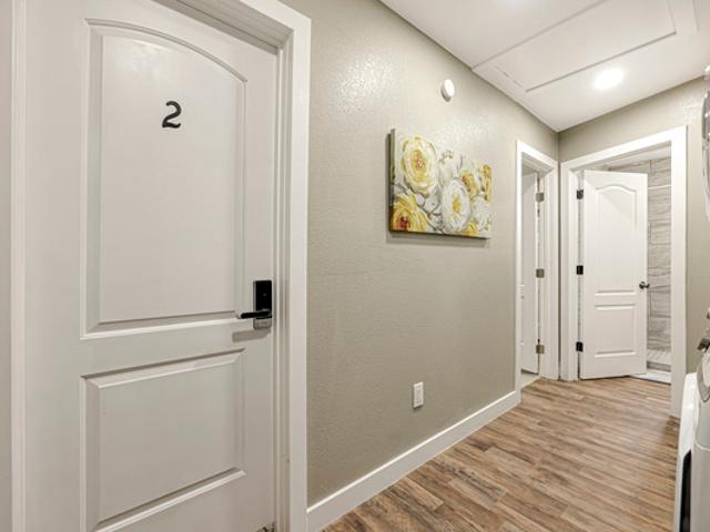 Newly renovated, spacious Glendale home, 9 beds/4 baths with parking for all