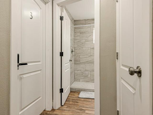 Newly renovated, spacious Glendale home, 9 beds/4 baths with parking for all