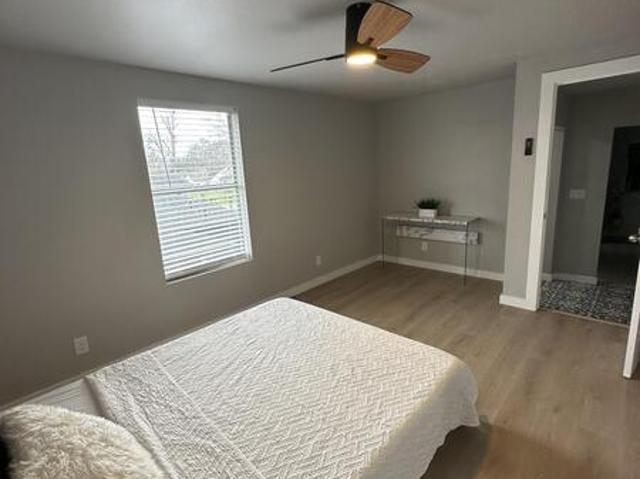 Newly Renovated & Spacious Houston Multiplex with Ensuite Bathroom!