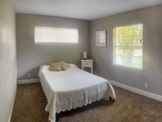 Newly renovated & spacious Irving House with Patio or porch