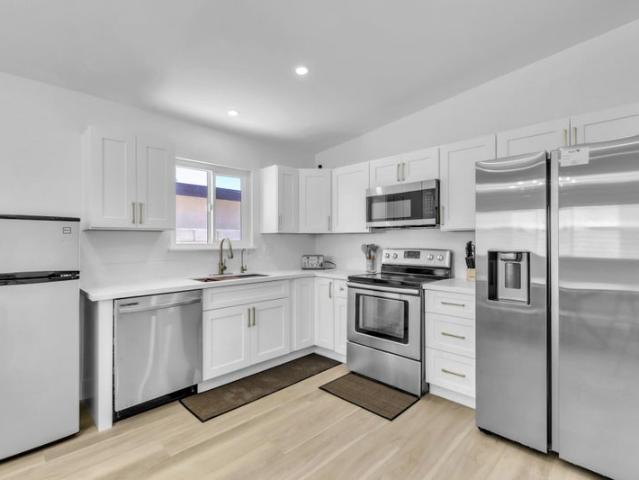 Newly renovated & spacious Las Vegas House Near th