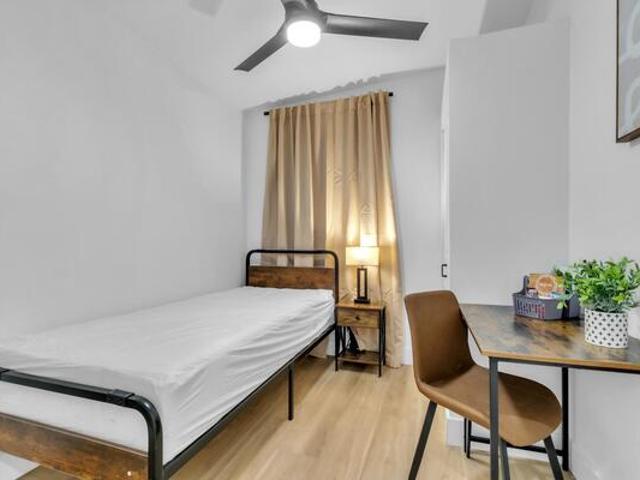 Newly renovated & spacious Las Vegas House Near the Strip!