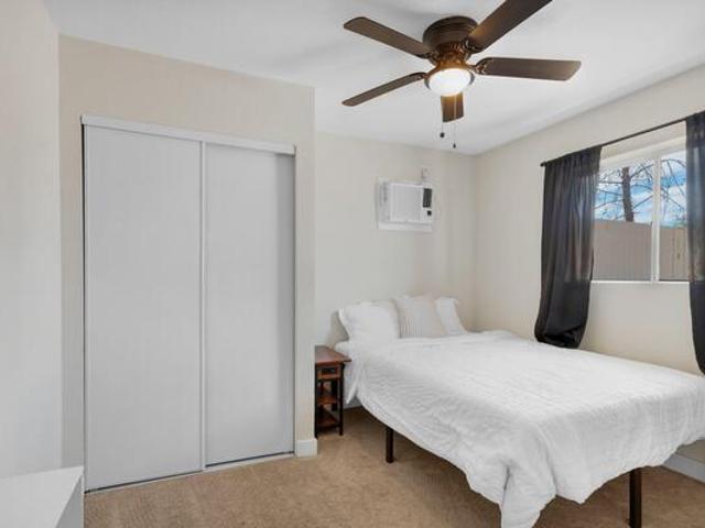 Newly renovated & spacious Las Vegas House Near the Strip!