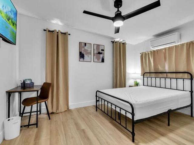 Newly renovated & spacious Las Vegas House Near the Strip!