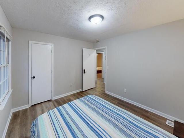 Newly Renovated, spacious Marietta House Super High Speed Wi Fi 400MbpsCleaning Services Included Twice a monthClose to Public Transportation and grocery stores Parking spots available Smart Lock Rooms