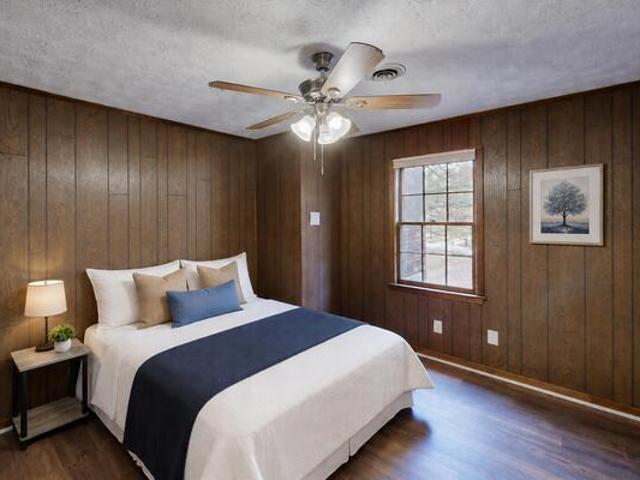 Newly renovated & spacious Rex Home with Dining area