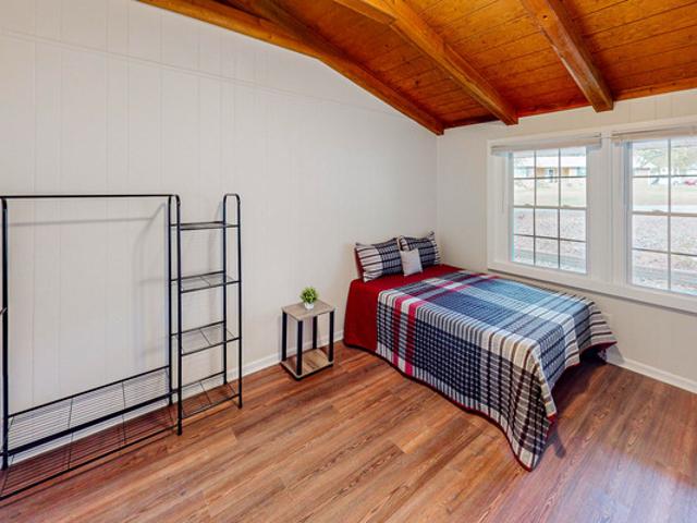 Newly renovated & spacious Rex Home with Dining area