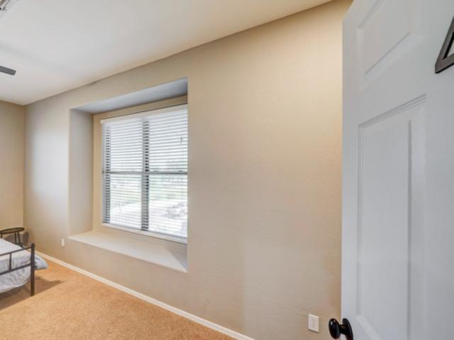 Newly renovated & spacious Tolleson House with Dining area