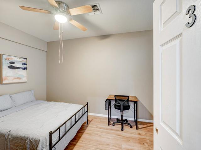 Newly renovated & spacious Tolleson House with Dining area