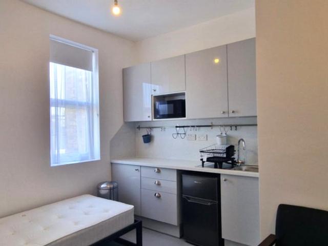 Newly Renovated Studio avail on Chatsworth Road E5