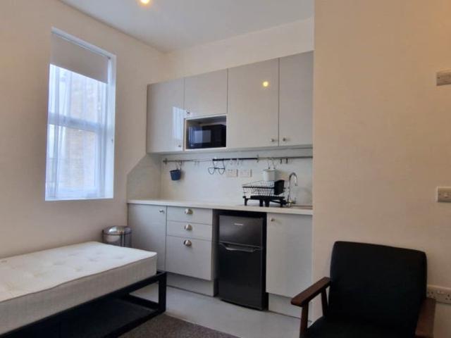 Newly Renovated Studio avail on Chatsworth Road E5