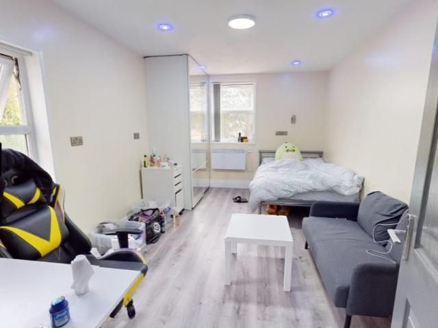 Newly renovated Studio flat for rent