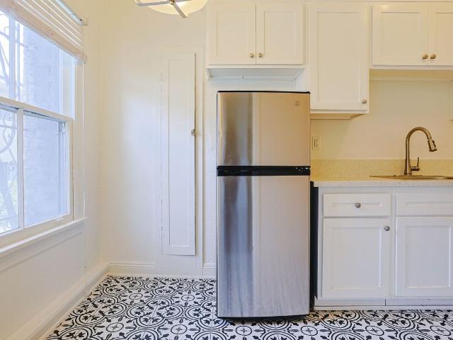 Newly Renovated Studio with Brick Exposure Studio Apartment for Rent at 520 S Mariposa Ave, Los Angeles, CA 90020 Wilshire Center Koreatown