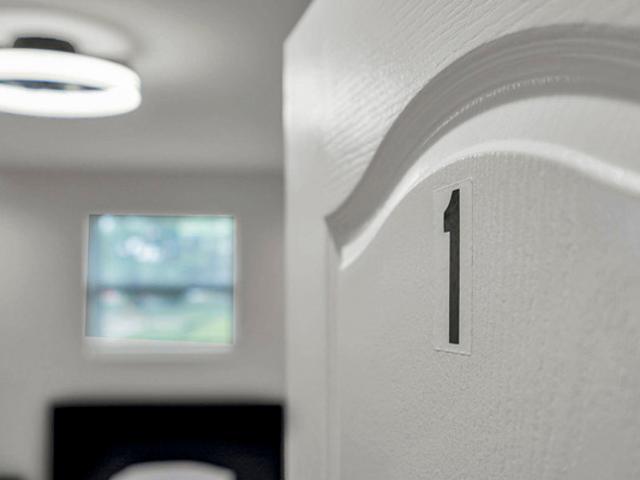 Newly Renovated Stylish Home with Private Bathrooms. Perfect for Short/Long term Stays!