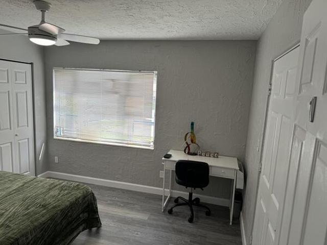 Newly Renovated St. Petersburg House with Dining area. Cozy & comfortable