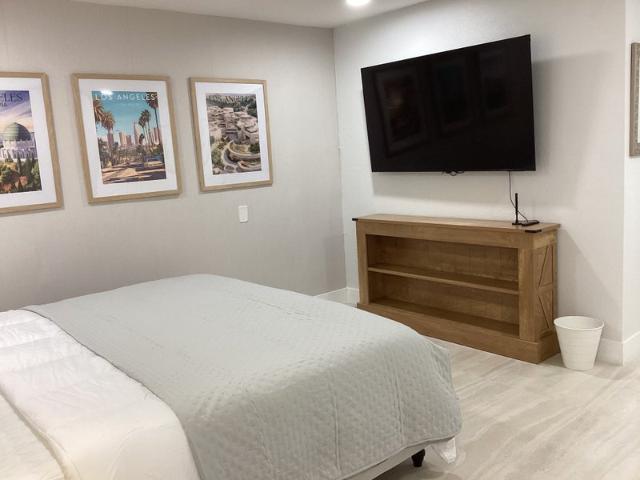 Newly Renovated Private Studio in the back of the