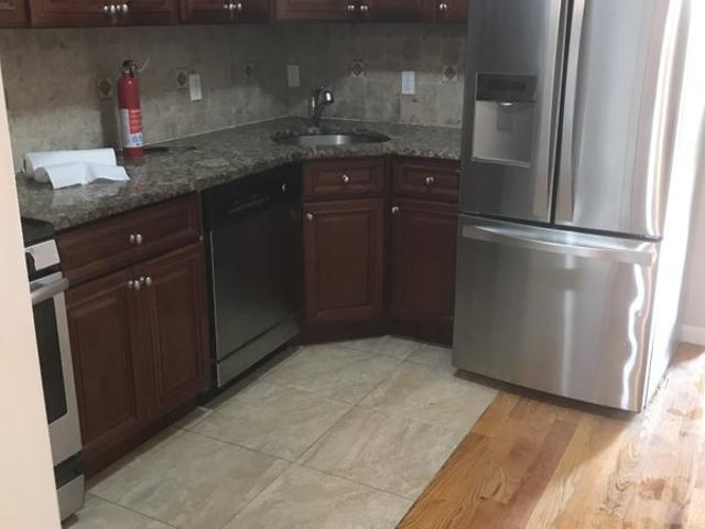 Newly renovated room w private bathroom