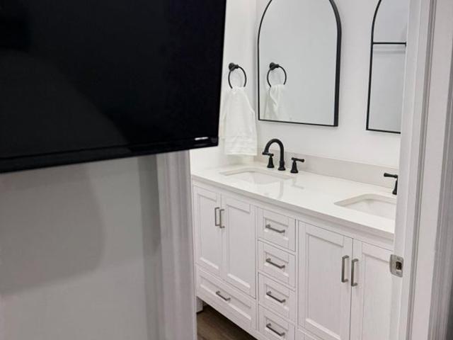 Newly renovated room in Eastpoint