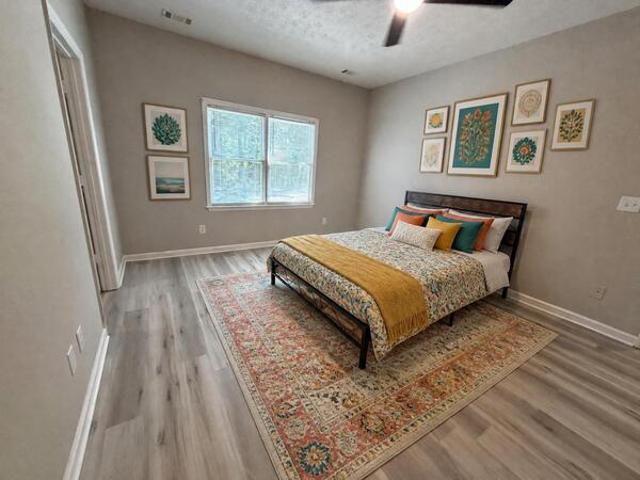 Newly renovated rooms for professionals | All utilities + ultra fast WiFi included | Smart locks, ample parking & more A home you truly deserve