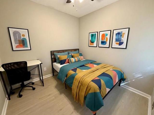 Newly renovated rooms for professionals | All utilities + ultra fast WiFi included | Smart locks, ample parking & more A home you truly deserve
