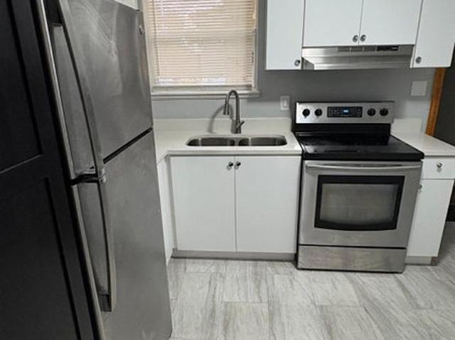 Newly Renovated Rooms Fast WiFi, TV + Walk to Walm